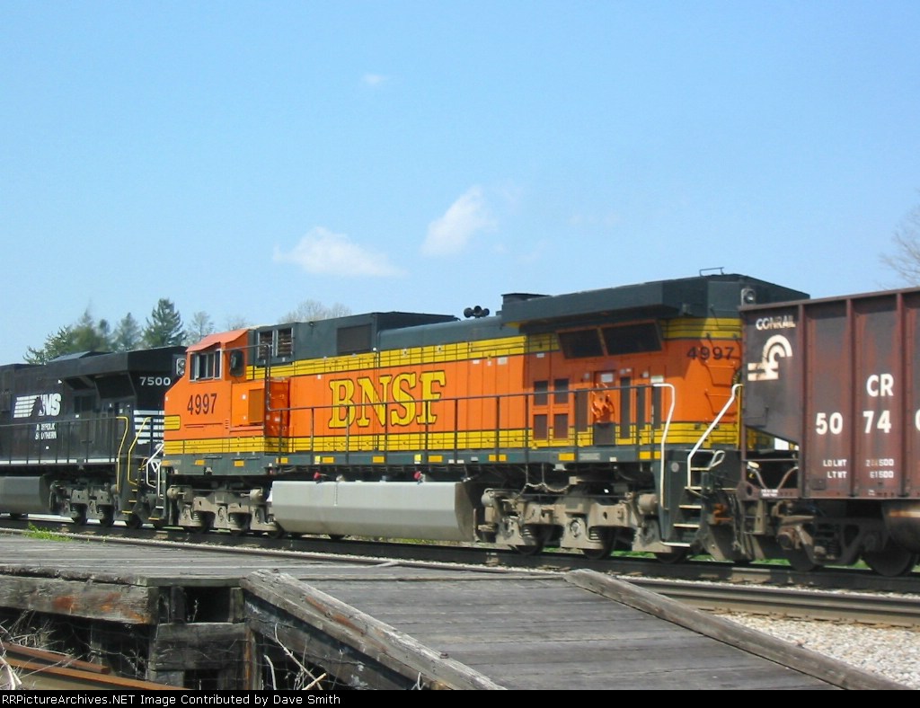 BNSF 4997